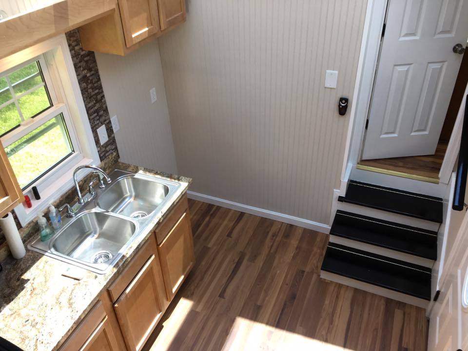 TINY HOUSE TOWN: Glass Roof Tiny House (308 Sq Ft)