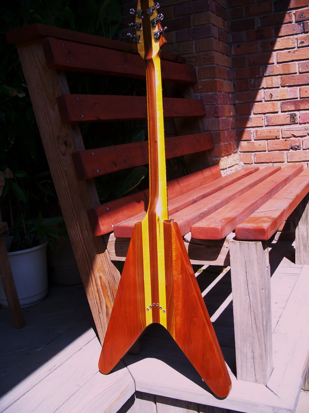 ATLANTIC COAST RECORDING: VIC HAND CRAFTED GUITARS