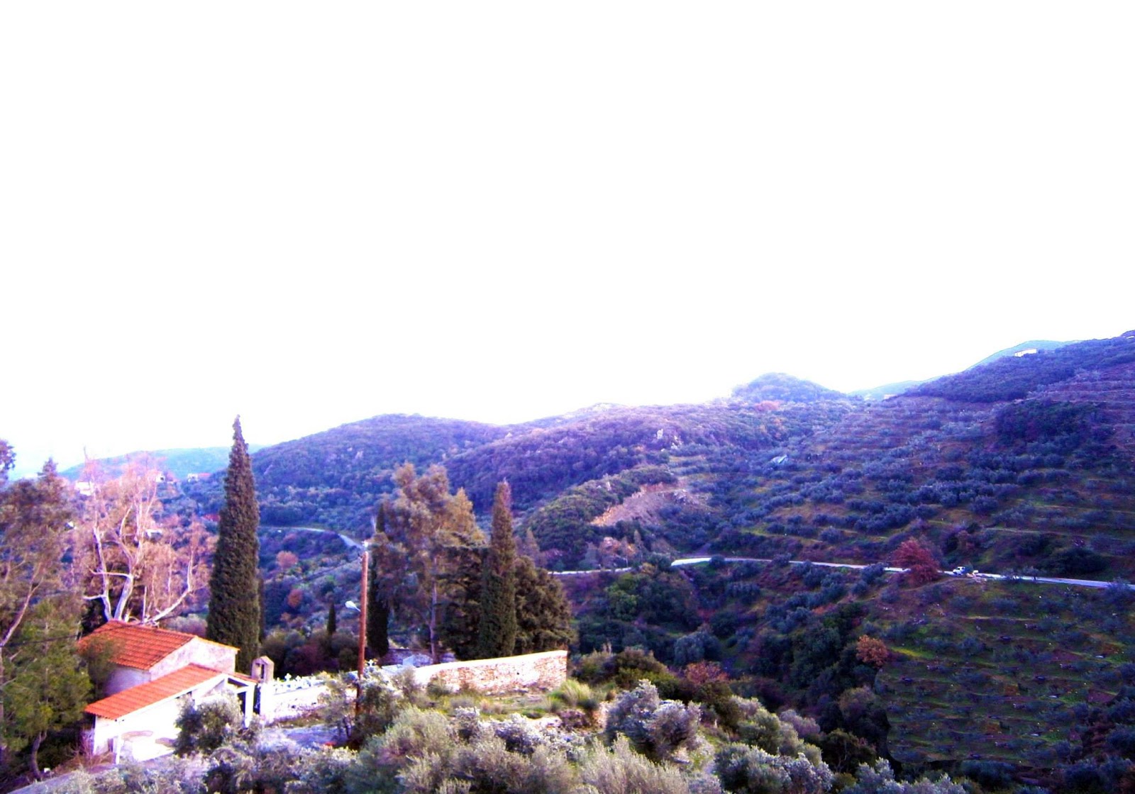 ΝΑΟΙ ΣΤΗ ΜΑΝΗ: ΚΟΚΚΙΝΑ ΛΟΥΡΙΑ, ΚΟΙΜΗΤΗΡΙΟ