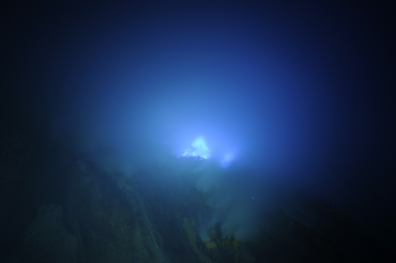 tjuputography: [ BONDOWOSO ] Menghampiri Si Api Biru Kawah Ijen