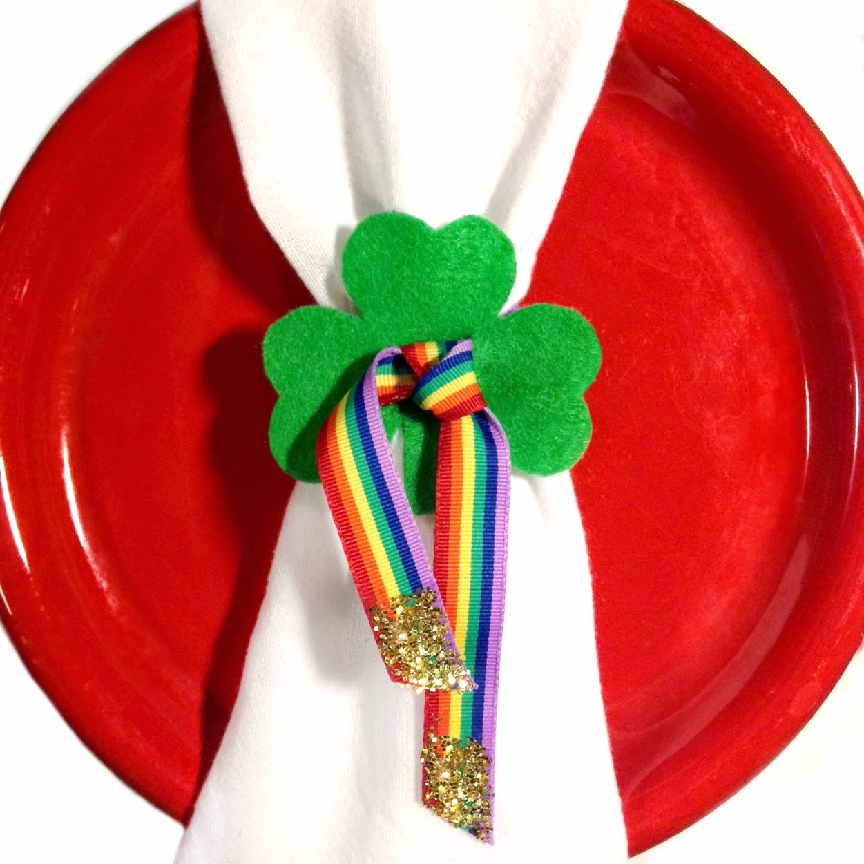 FACCI DESIGNS: Make Cute St Patrick's Day Shamrock Napkin Ring Holders