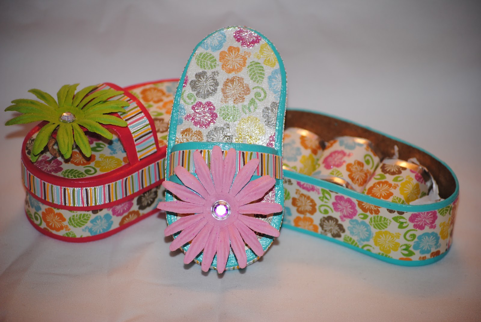 Nina's Scrappin' Corner: Flip Flop Boxes