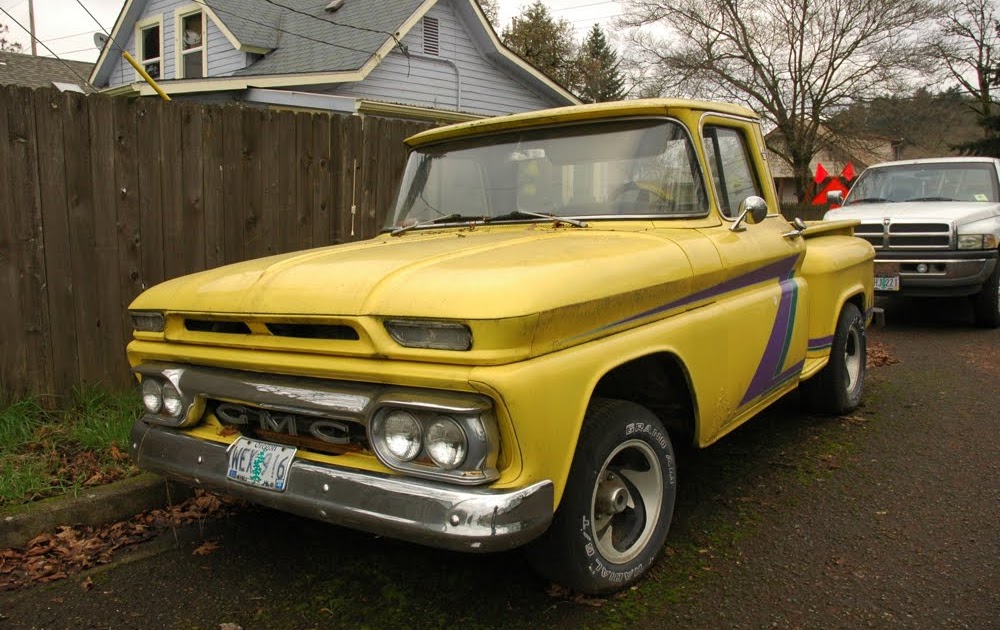 OLD PARKED CARS.: 1963 GMC Custom Stepside.