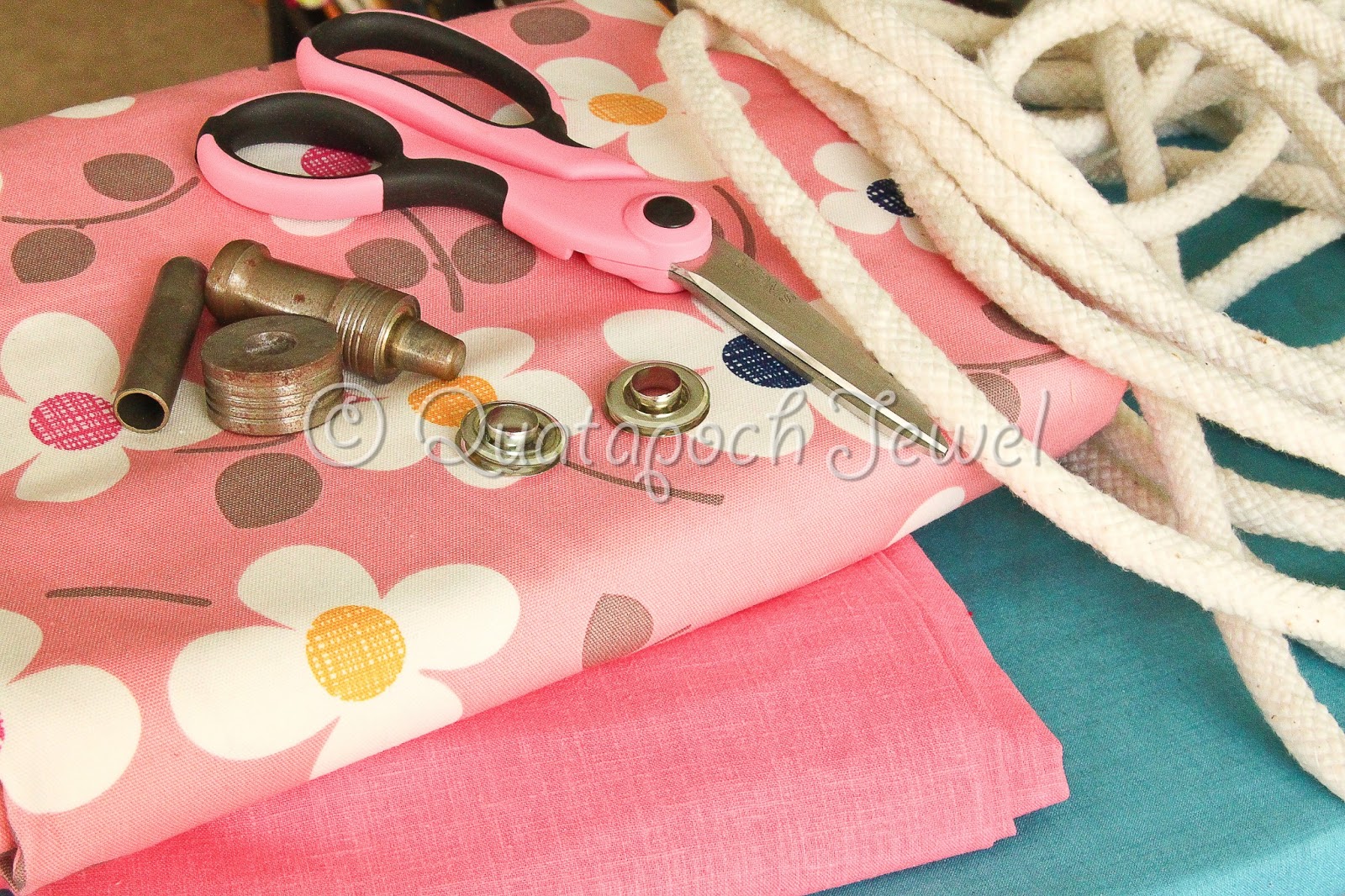 Threads and Pencils: Drawstring Bag and Grommet Tutorial