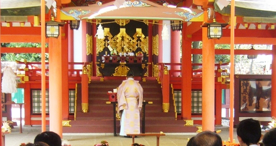 Tempat Ibadah Agama Shinto - AGAMA SHINTO