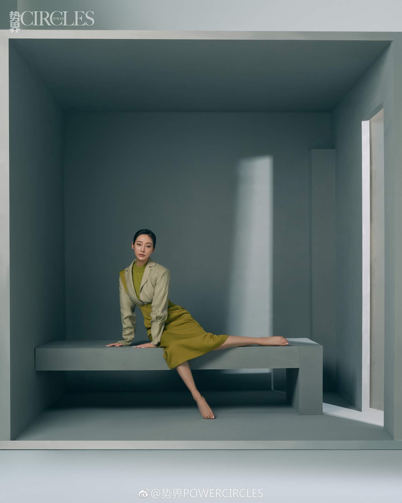 China Entertainment News: Li Chun poses for photo shoot