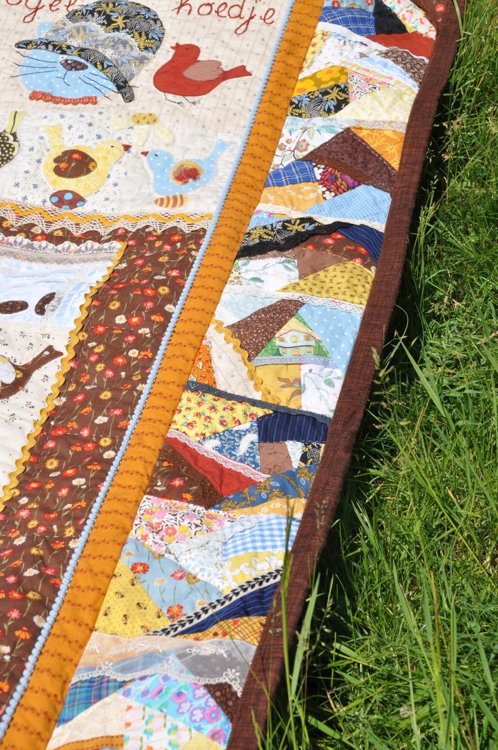 COLOURS AND FABRICS: 'Foep' quilt with crazy borders finished!