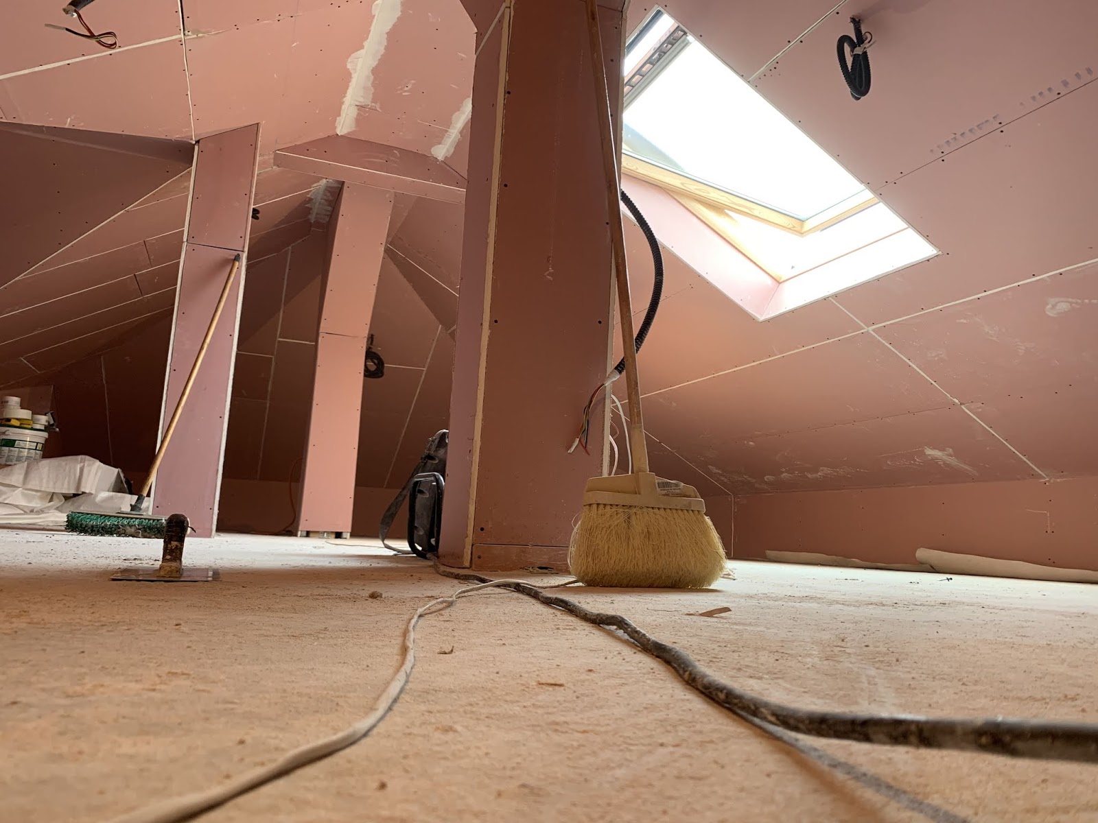 Amenajari interioare pereti rigips montaj tavane gips carton zugraveli ...