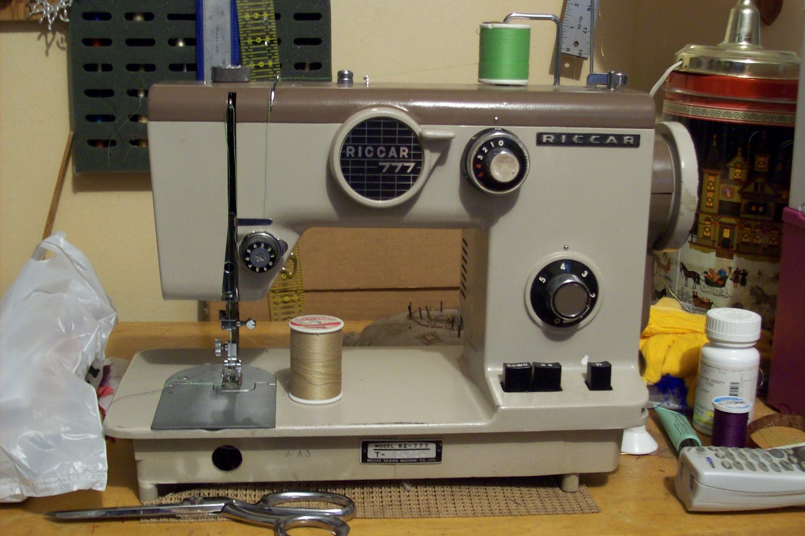 Ronni Hunter: Chaotic Work Table