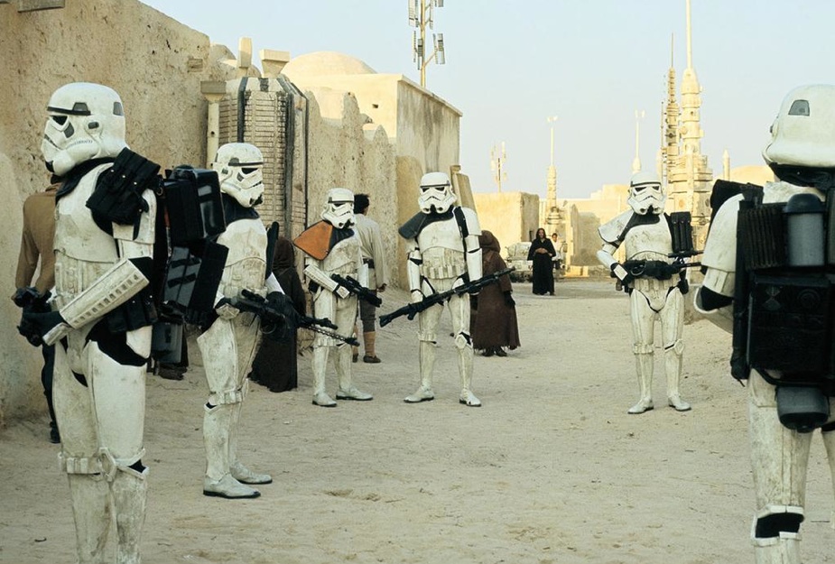 STAR WARS AFICIONADO WEBSITE: BEHIND THE SCENES: STREET PATROL!