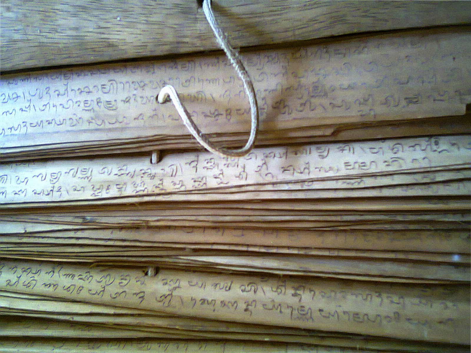 Membaca Naskah Lontar Lombok - LPM Pena Kampus