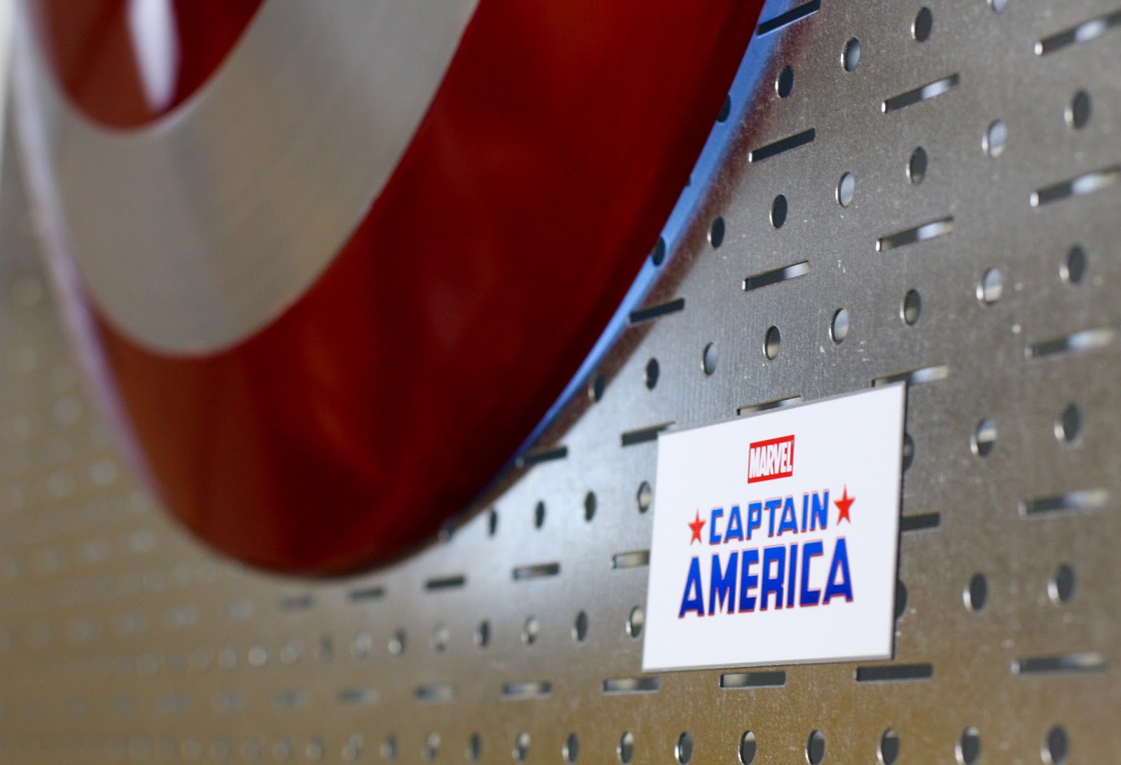 GEEK DIY BAM!: MARVEL CAPTAIN AMERICA 1:1 REPLICA SHIELD WALL DISPLAY ...