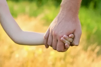 Mama of 10 : Father God Holds Our Hand
