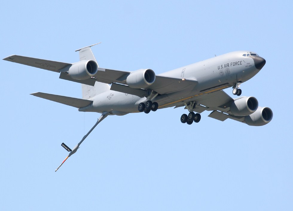 METODE AIR REFUELING, FLYING BOOM VERSUS HOSE AND DROGUE