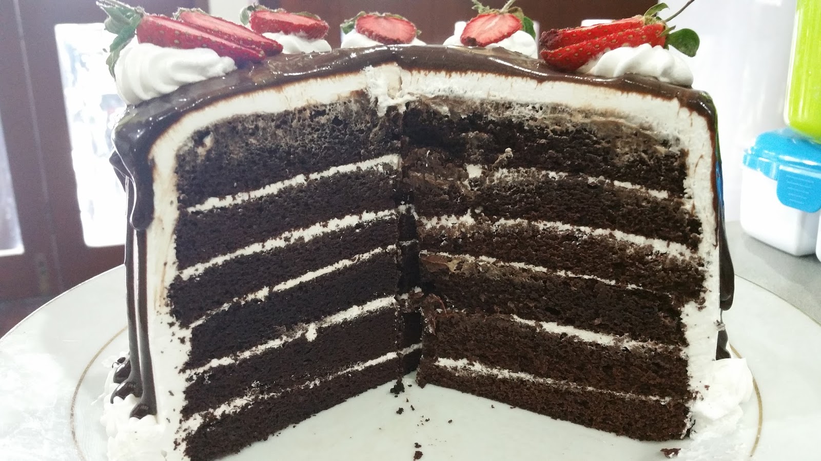 Jess-KITCHEN-Lab: 6 Layers Dark Chocolate Cake