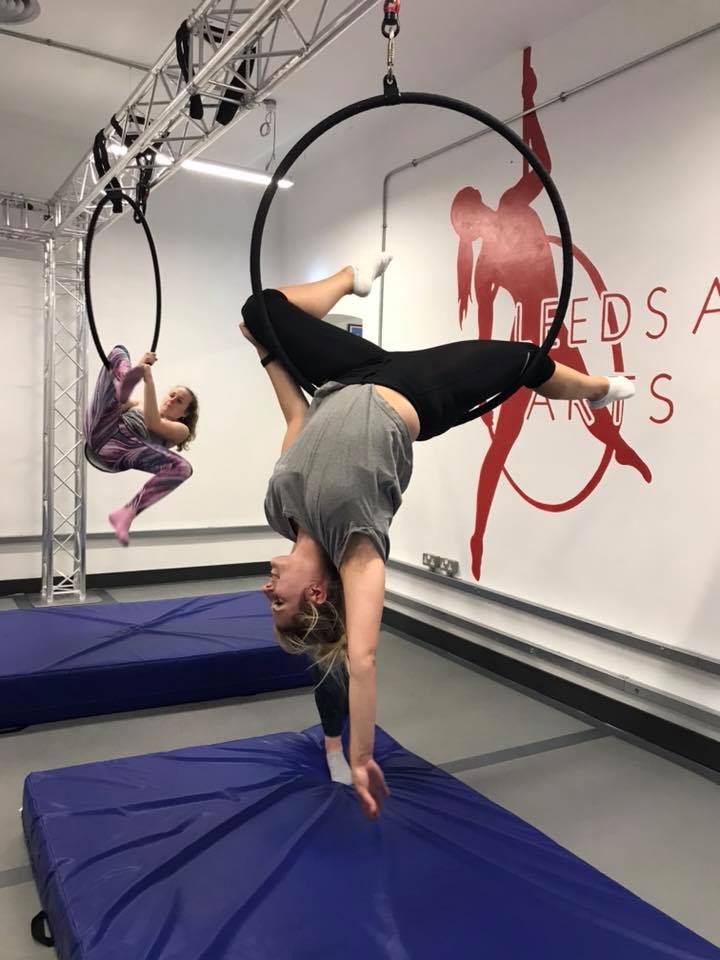 Aerial Hoop : how to do exercise without realising you're doing it