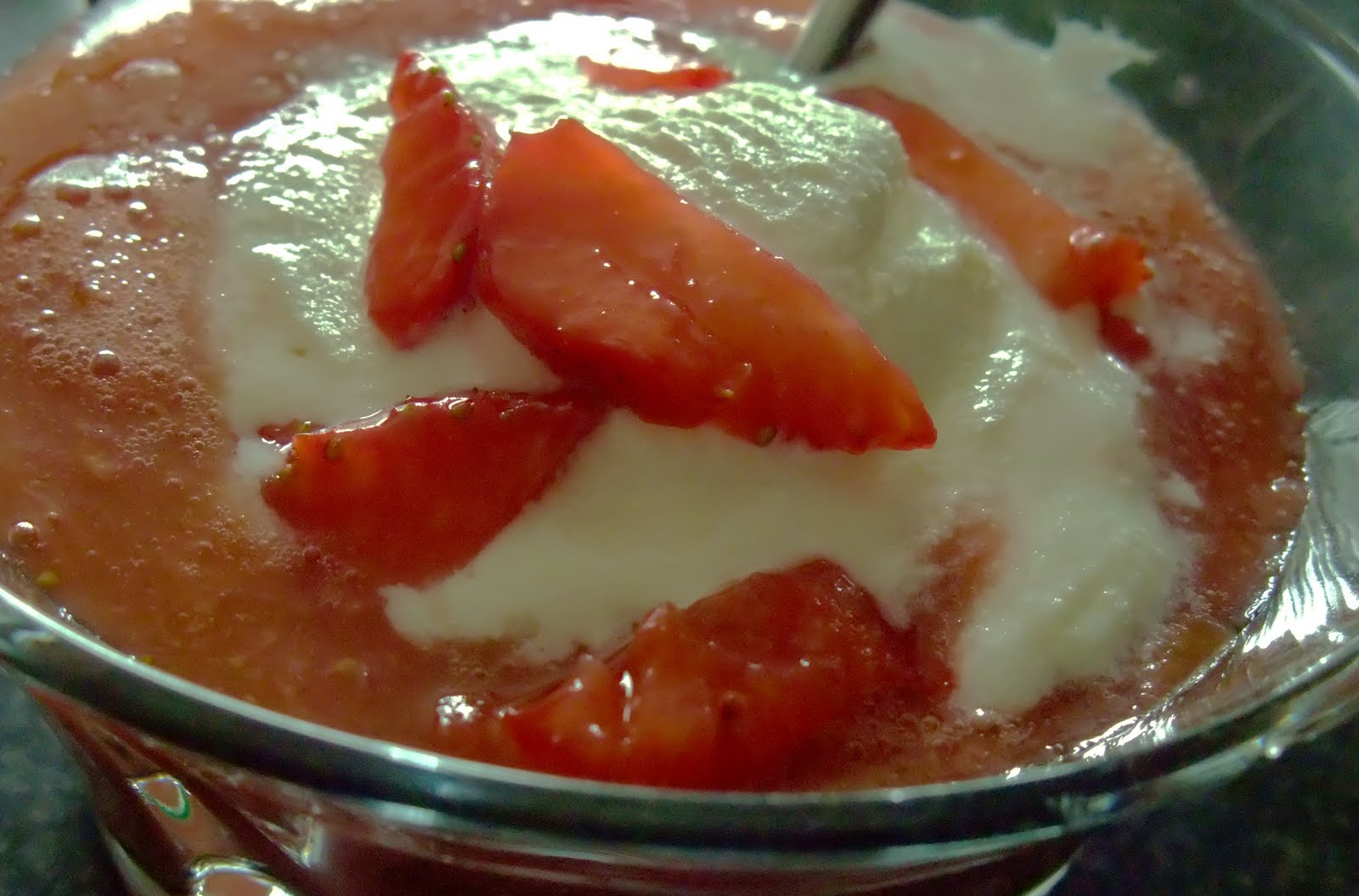 Katile: Maasika & Rabarberi Supp Vanilje Jäätisega