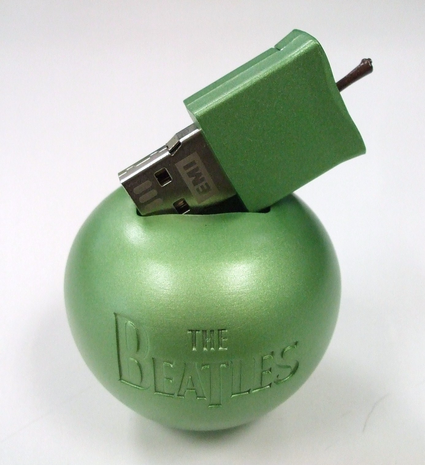 Music Haven: Rarities #46: The Beatles Apple USB Flash Drive (2009)