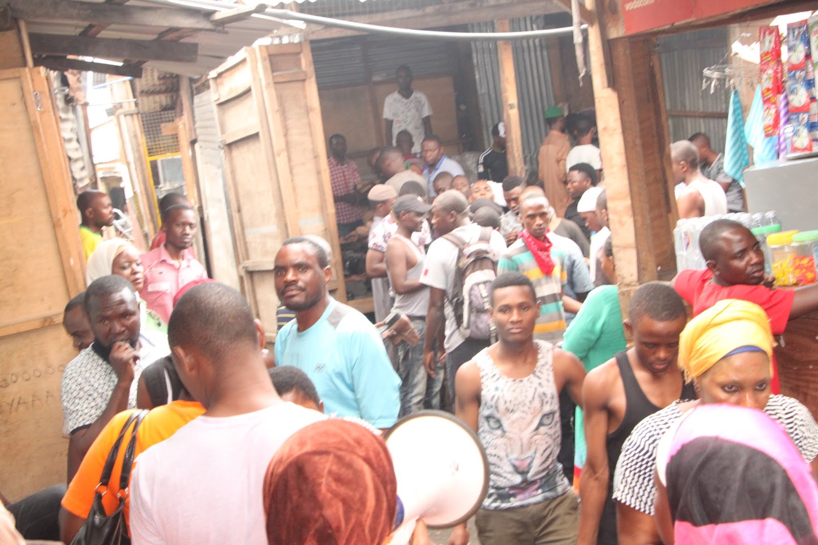 WAFANYABIASHARA SOKO LA ILALA MCHIKICHINI JIJINI DAR ES SALAAM WAPEWA ...