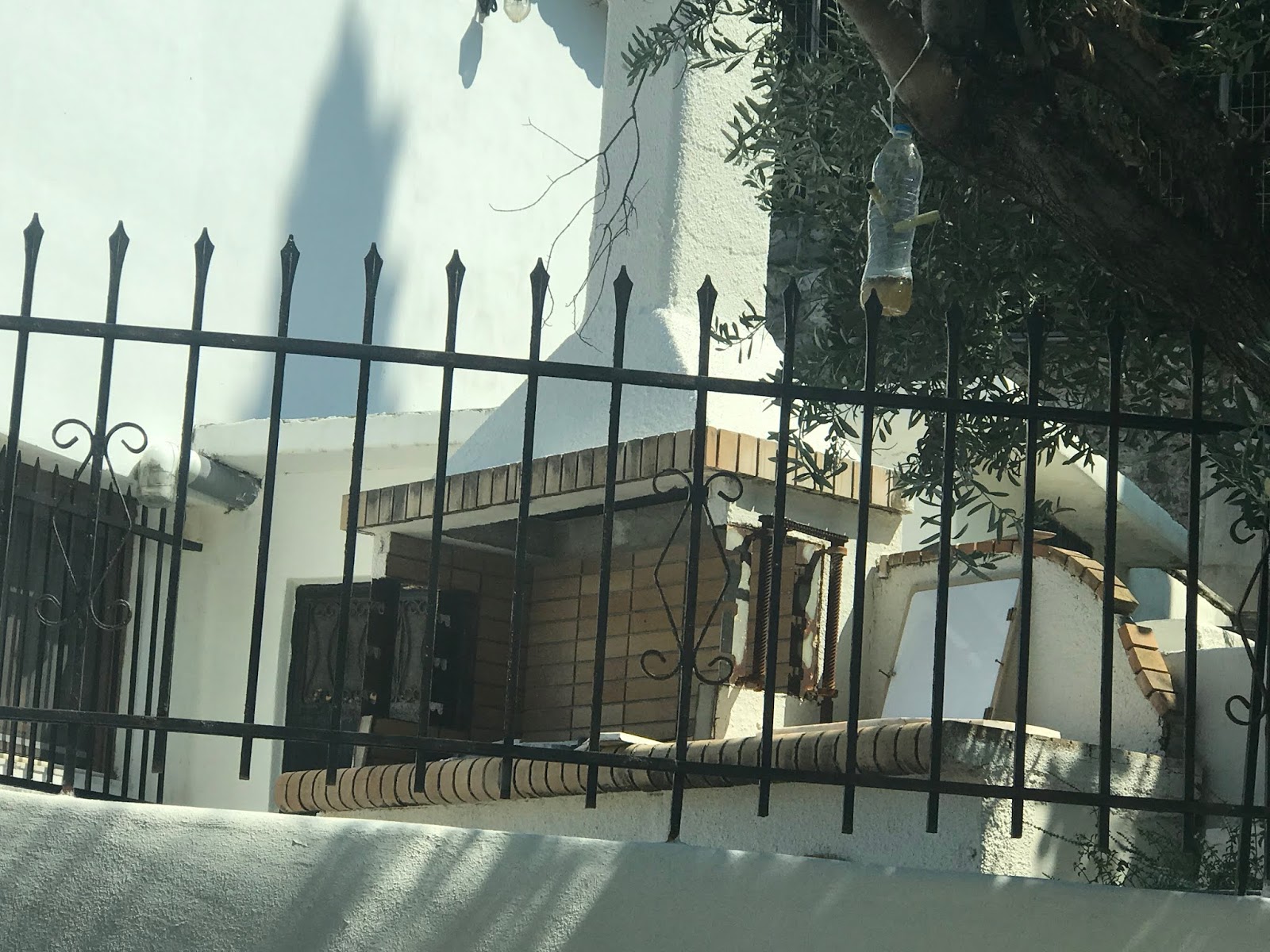 ORTHOLOGIKA: ΘΙΟΠΑΥΤΟ : ΤΟ VIRAL ΣΠΙΤΙ ΣΤΗΝ ΑΜΜΟ ΠΟΥ ΕΙΝΑΙ ΠΑΡΑΝΟΜΟ ΚΑΙ ...