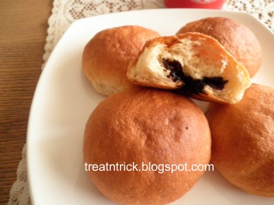 TREAT & TRICK: CHOCOLATE SWEET BUNS