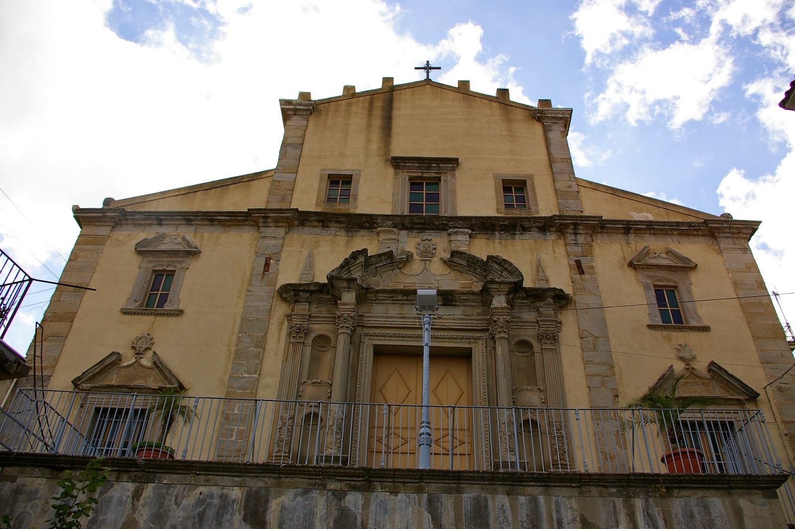 "La Cruna dell'Ago": UCRIA CITTA’ DEI… LUOGHI SACRI - Salvatore Lo Presti