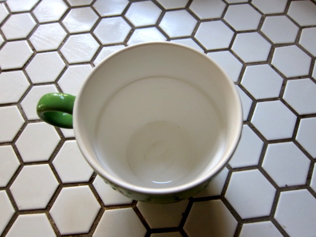 How to clean a stained coffee cup | Root Simple