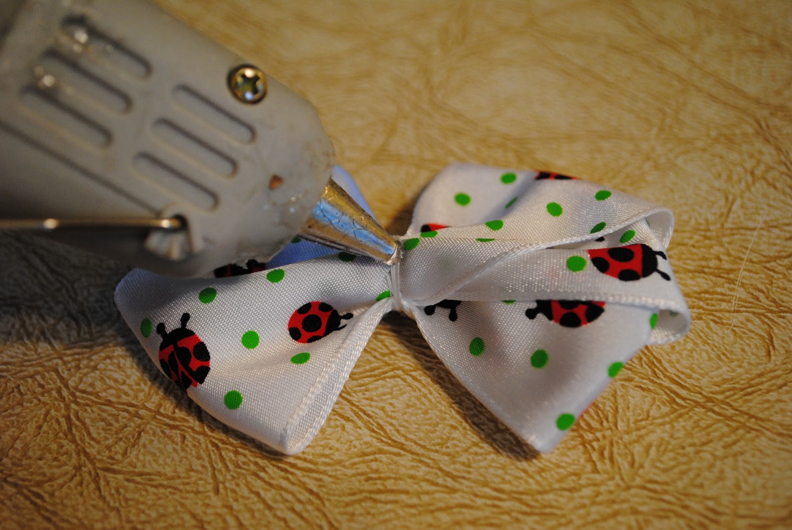 Happy Homemaker Me: Making a Boutique Bow Barrette