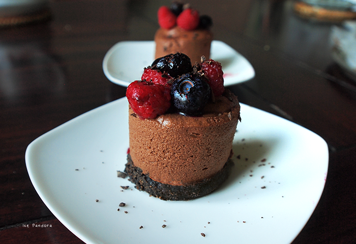 Food in Process: Chocolate mousse with Oreo's and fruit