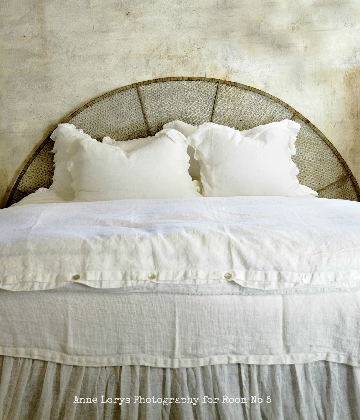 Fiona and Twig: Room No 5