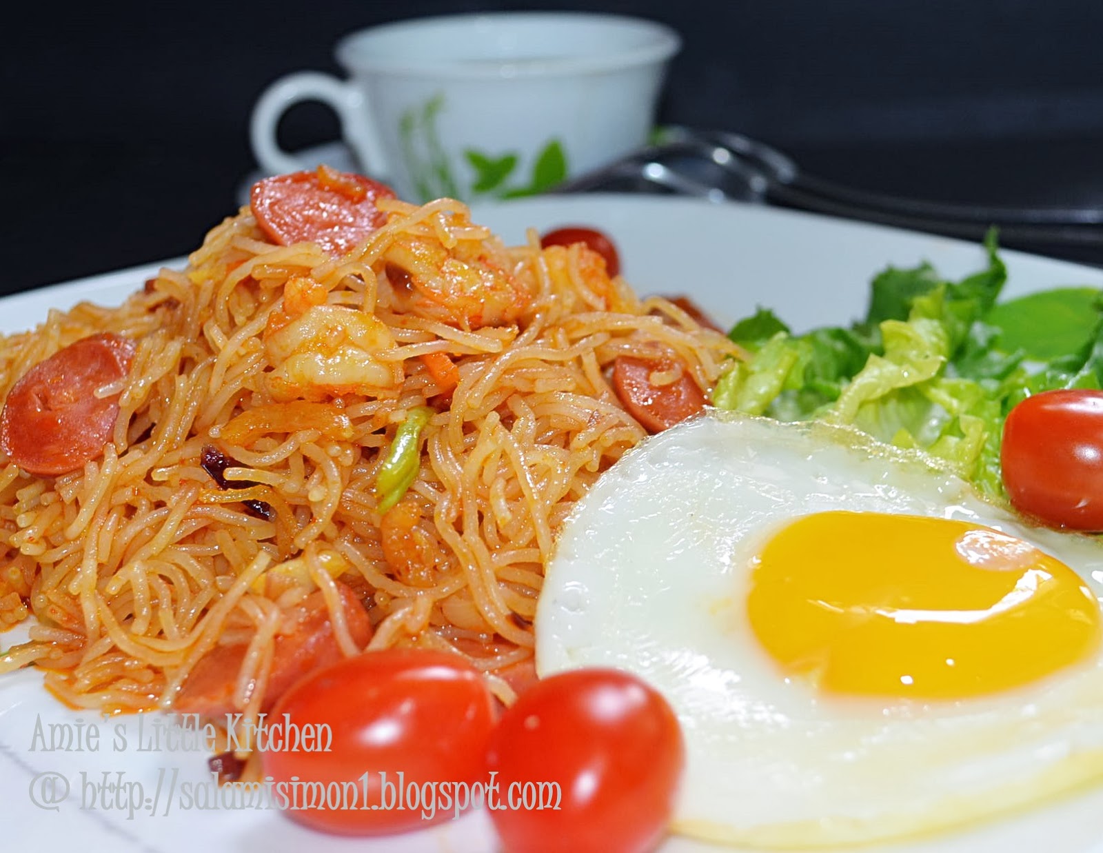 Sepiring Rice Stick (Mee Hoon) Goreng & Secawan Kopi Tenom - Amie's ...
