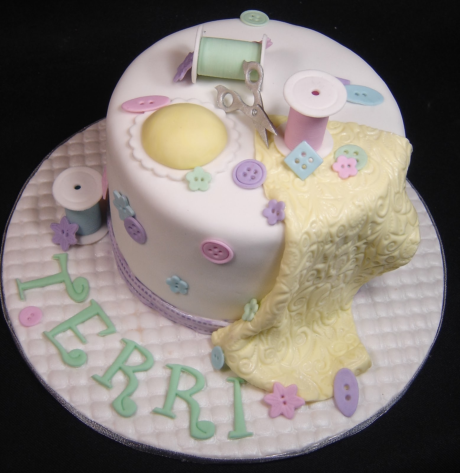 Cake till u drop: Sewing cake