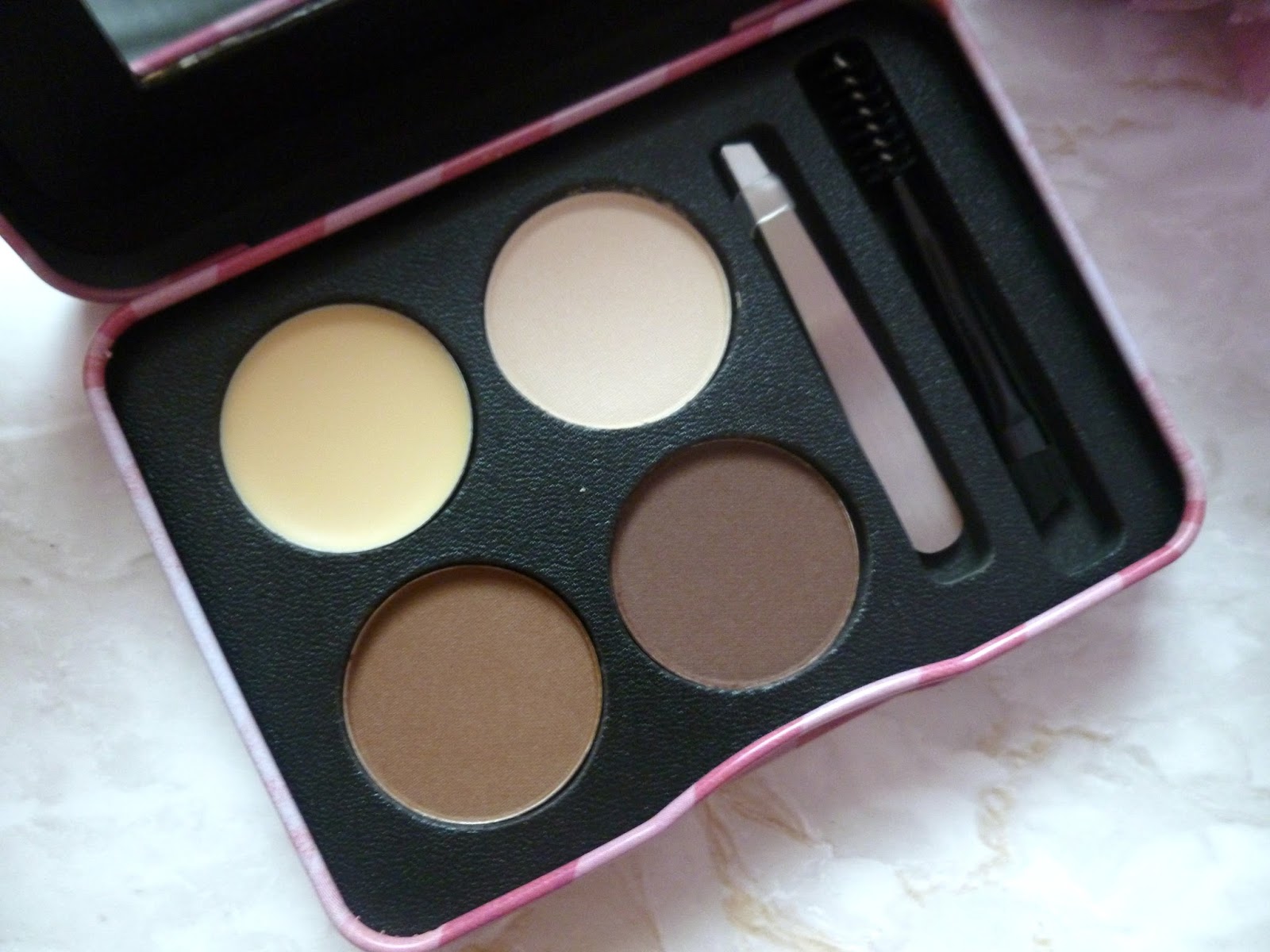 W7 Brow Parlour - The Complete Eyebrow Grooming Kit | Mammaful Zo ...