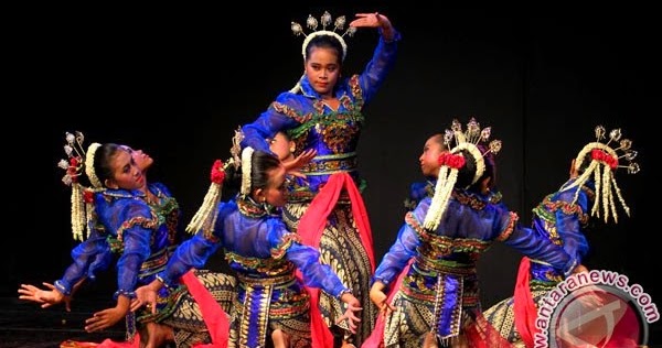 Seni Tari Merupakan Cabang Seni Yang Menggunakan Tubuhnya Sebagai ...