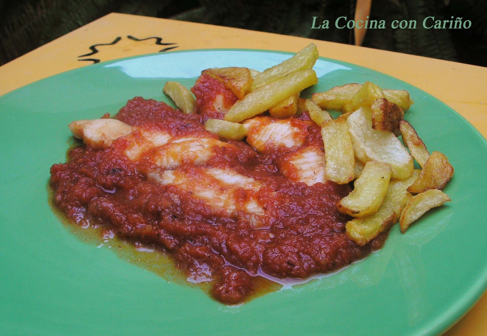 FILETES DE CAZÓN CON TOMATE