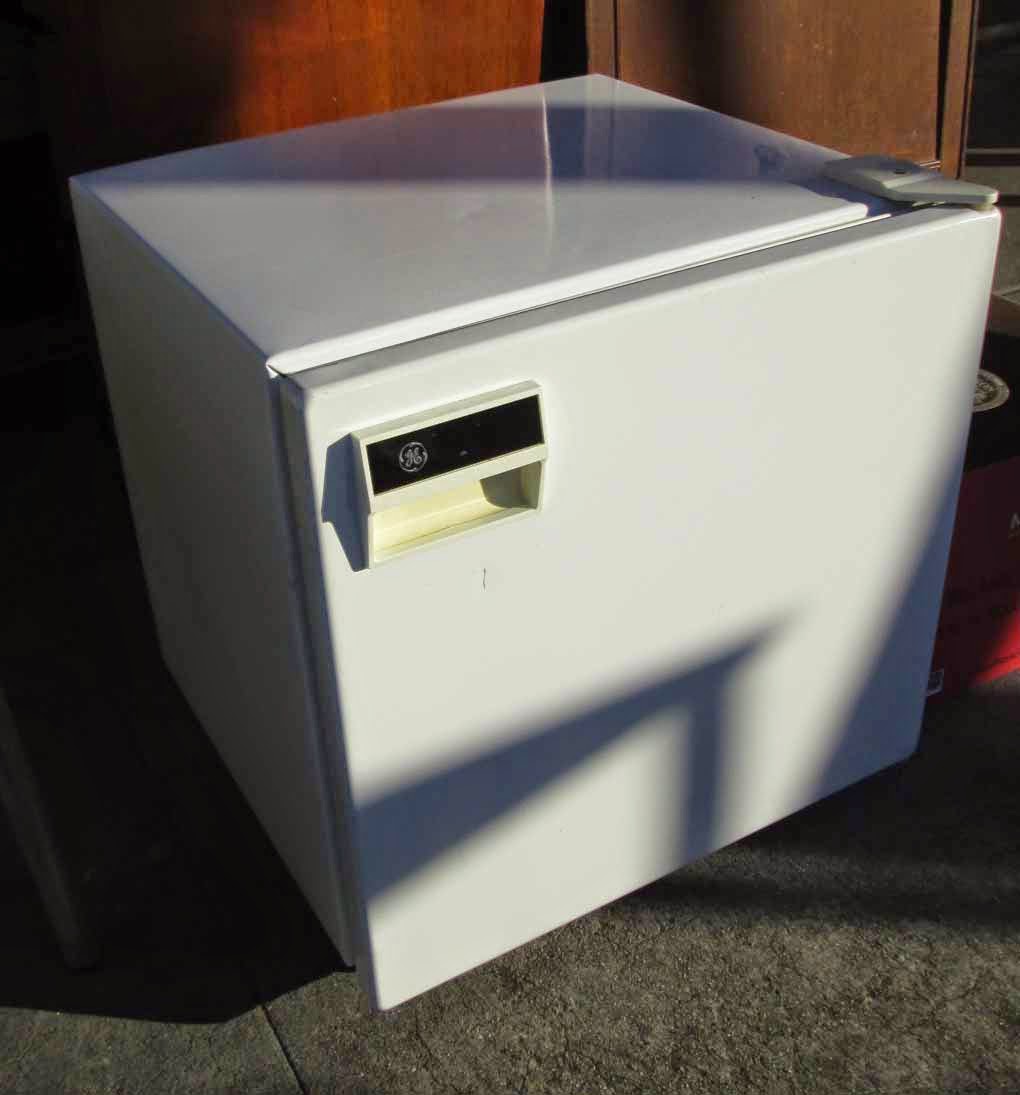 UHURU FURNITURE & COLLECTIBLES: SOLD GE Mini Frig - $30