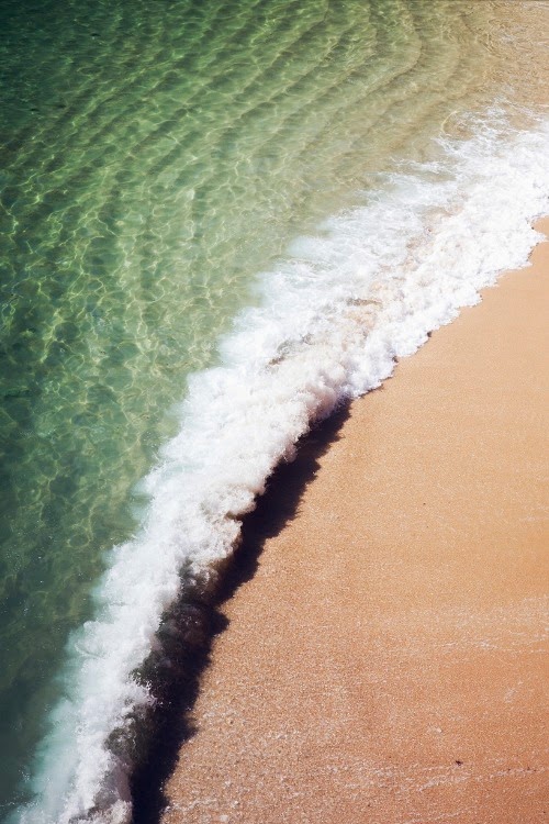 Victoria Craven: Aquarius Full Moon : Beach Dream Board