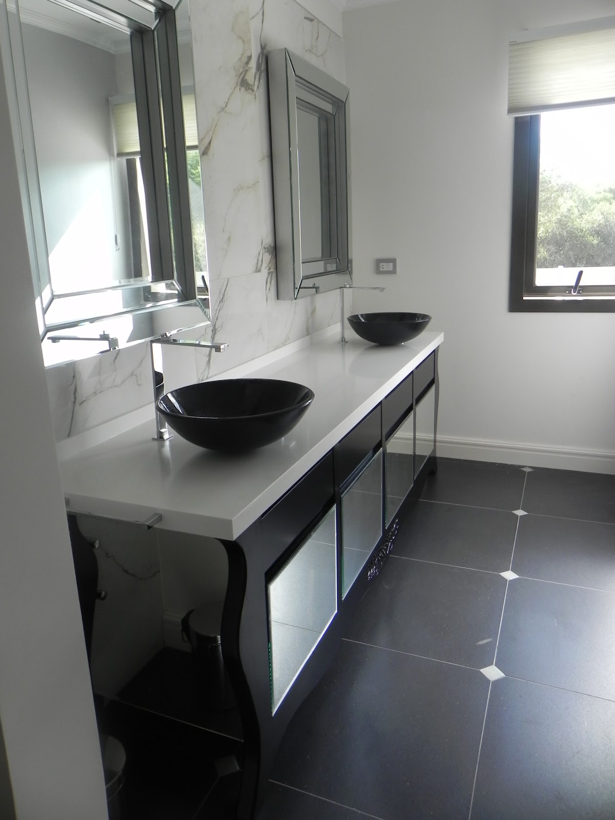 GRUMSDELG INTERIORES: VANITORY DELUXE