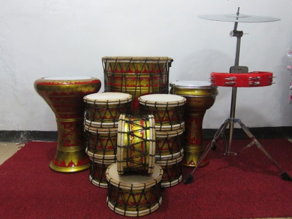 LAGU-LAGU MARAWIS DAN HARDOH: pengertian tentang marawis dan hadroh