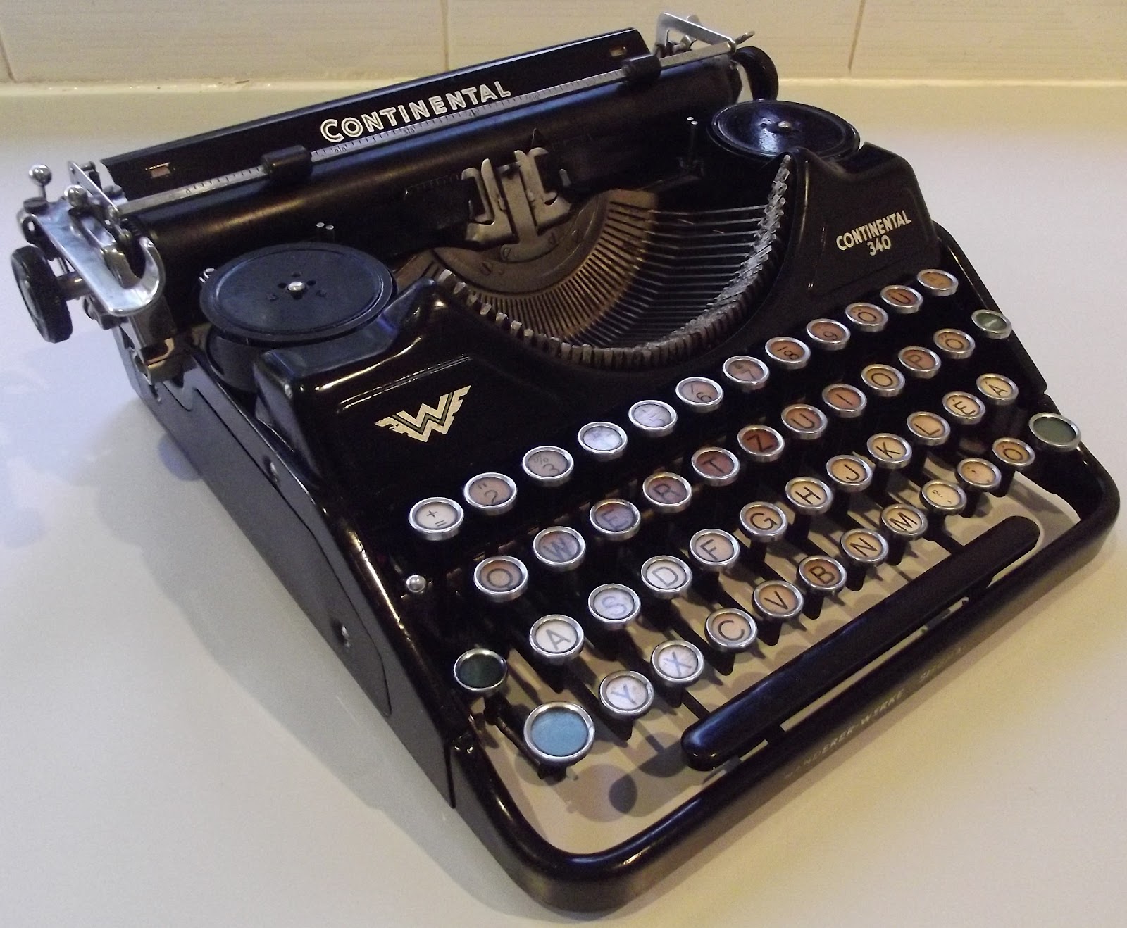 oz.Typewriter: Seeking Solace in a Continental Portable Typewriter