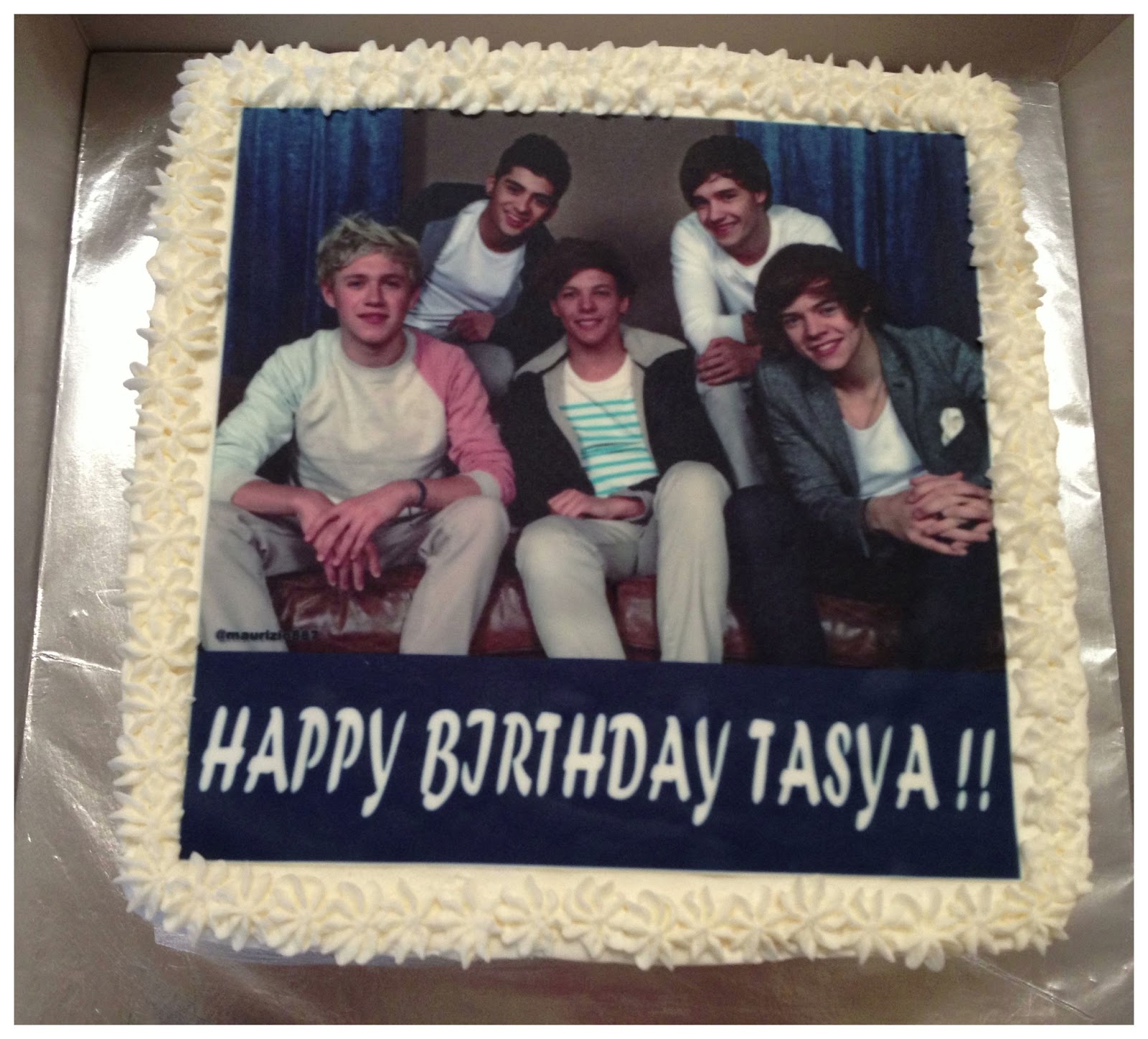 Pink Oven Cakes and Cookies: One Direction Cake