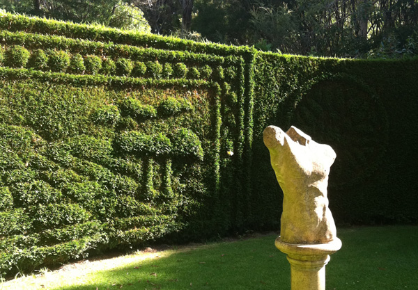 Bytes: Tuesday Pics: Extreme Topiary, Part 1