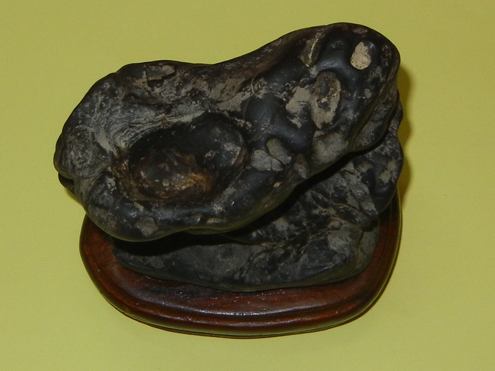 GELIGA KINABALU: BATU PETIR LUMPUR BERLESUNG