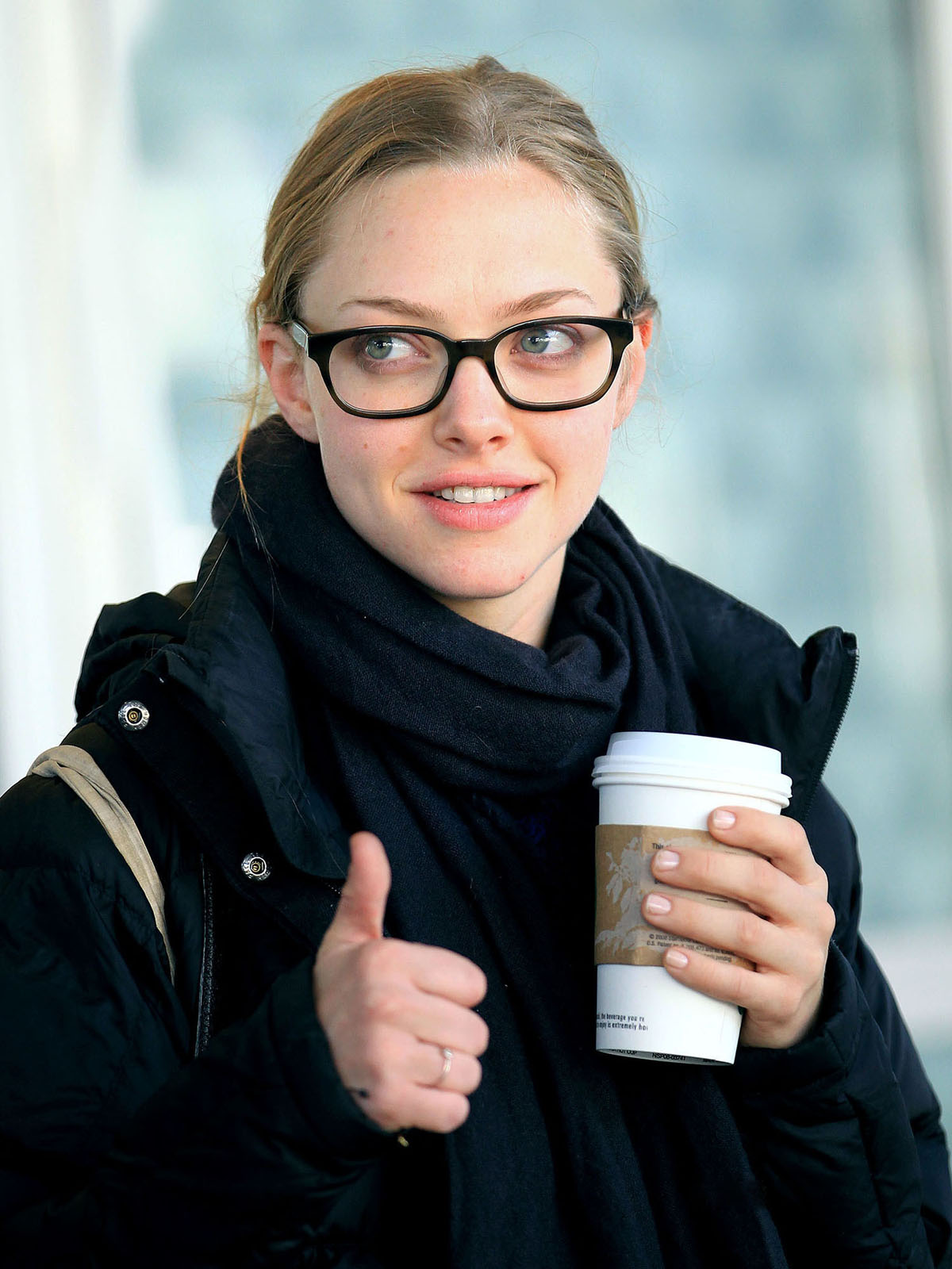 Amanda Seyfried Smiley Wallpapers | Tops Wallpapers