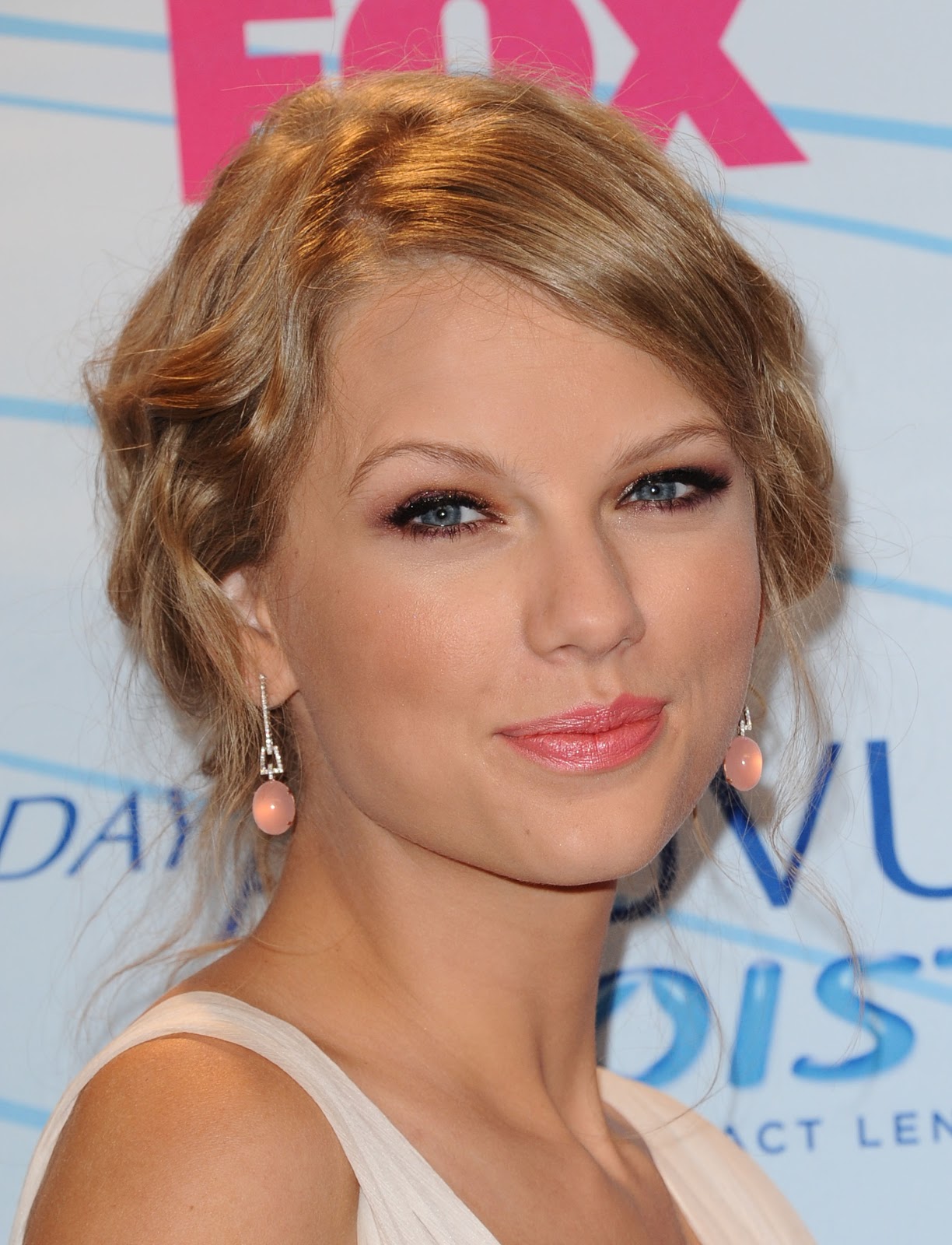 Female Singers: Taylor Swift pictures gallery (38)