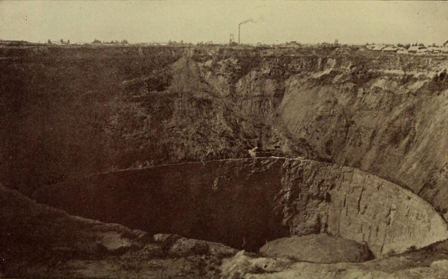 Early Photographs Reveal Daily Life at the Kimberley Diamond Mine in ...