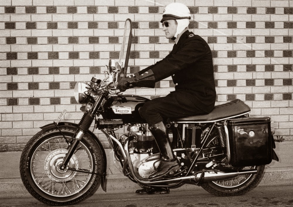 MotArt: Triumph Motorcycles Police