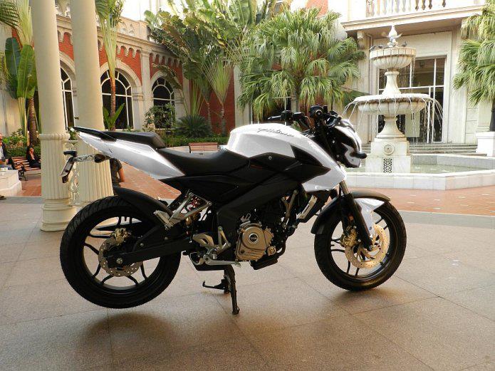 PULSAR 200 NS NUEVA MOTOCICLETA DE BAJAJ