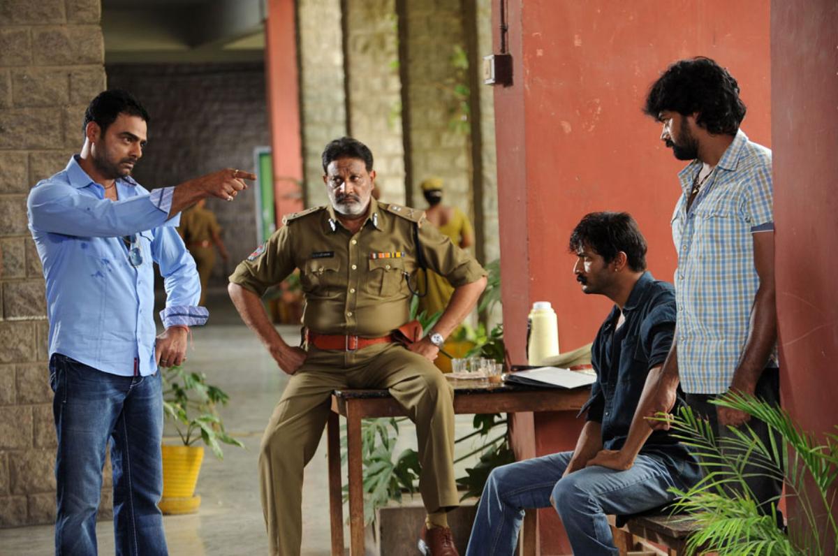 Dalam Movie Stills - Wallwoods