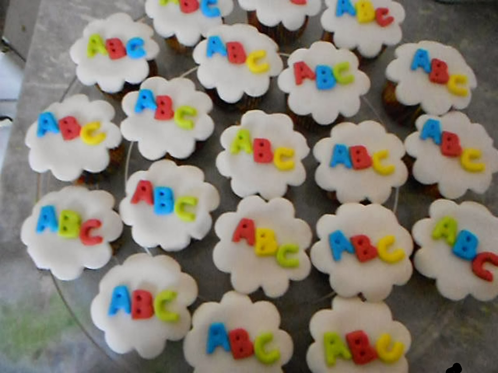 Recriando Festas: Cupcake ABC / Formatura